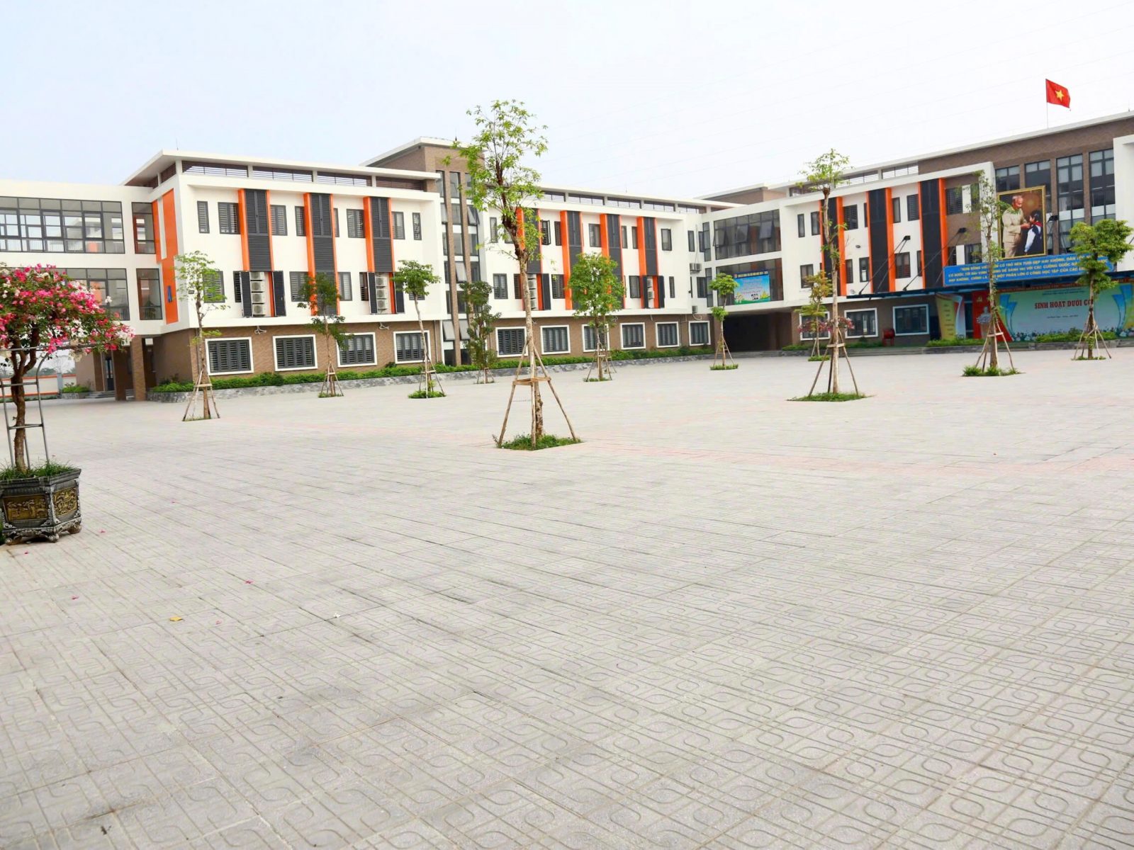 Gạch Terrazzo đa màu Secoin tại Trường tiểu học Bùi Quang Mại, xã Đại Mạch, huyện Đông Anh, Hà Nội